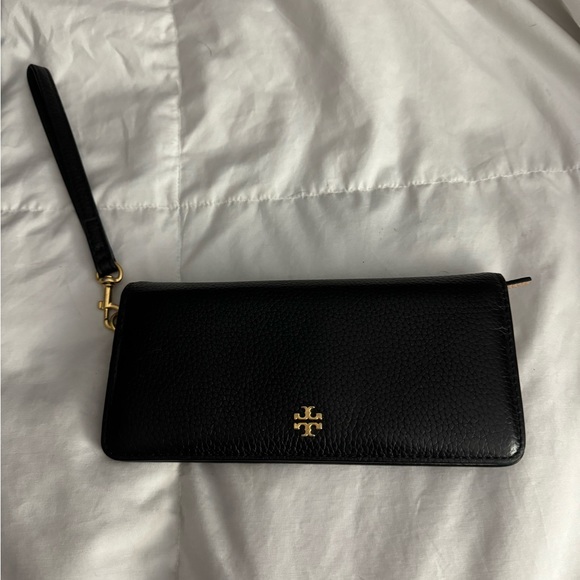Tory Burch | Bags | Tory Burch Wallet With Gold Emblem | Poshmark